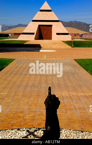 The Pyramid marking The Centre of the World at Felicity in California ...