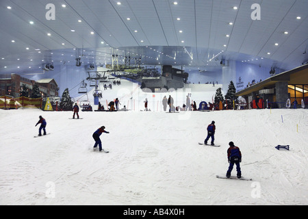 Snow dome, artificial ski slope in Dubai, United Arab Emirates Stock ...