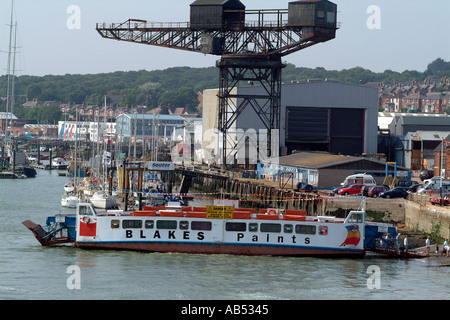 The Floating Bridge chain ferry on the river Itchen in Southampton ...