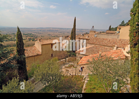 The village of Seguret in Provence, Vaucluse, France Stock Photo - Alamy