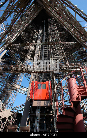 Elevator in the Eiffel Tower, Paris 1889 Stock Photo - Alamy