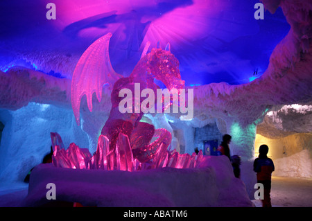 Dubai, Mall of the Emirates, Snow Dome Stock Photo - Alamy