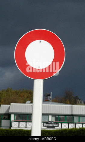 Winning post at Wolverhampton racecourse, West Midlands UK Stock Photo ...