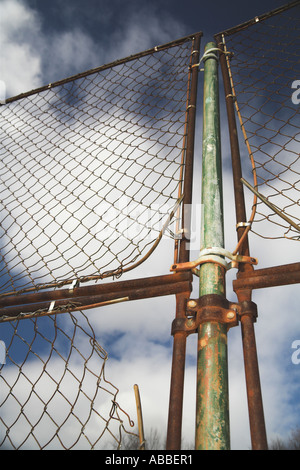 Section of wire fence and sky behind Stock Photo - Alamy