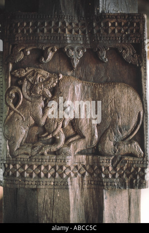 Sri Lanka, Kandy, Embekke Devale, digge pavilion, wrestling men carving ...