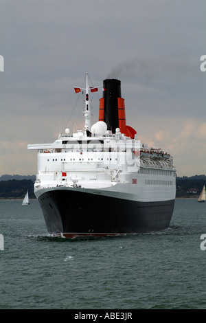 Queen Elizabeth 2 ship QE2 sets sails for the Falklands. Family and ...