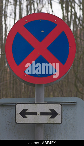uk road sign clearway no stopping or parking Stock Photo: 30847790 - Alamy