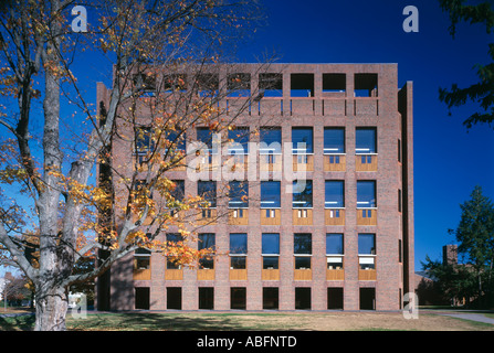 Philips Exeter Library, New Hampshire, 1969 - 1971. Architect: Louis ...
