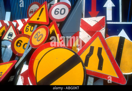 TRAFFIC SIGNS AMOUNT CAUTION, PRECAUTION, TEMPORARY, PROVISIONAL ...