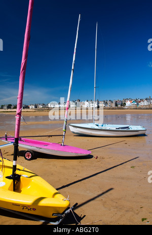 Boat on the beach at Elie in Scotland Stock Photo - Alamy
