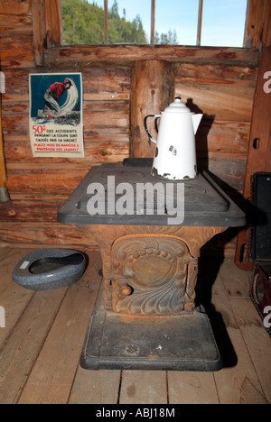 Traditional lumberjack wooden house, North of Quebec Stock Photo - Alamy