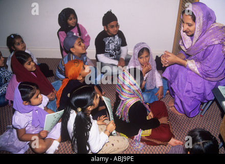 Punjabi lesson for Sikh children in a classroom of the gurdwara Stock ...