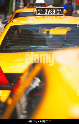 Taxi cabs line up on a New York city street Stock Photo - Alamy
