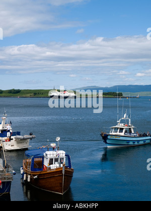 Caledonian MacBrayne inter-island ferry Isle of Mull entering harbour ...