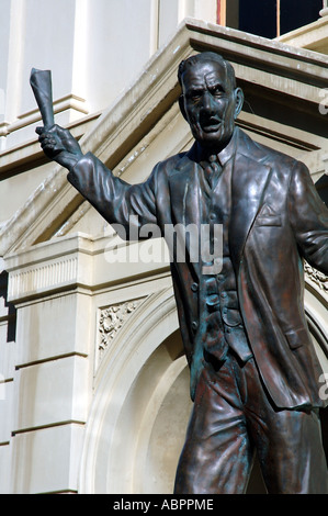 Statue of John Curtin ex Prime Minister of Australia Stock Photo - Alamy