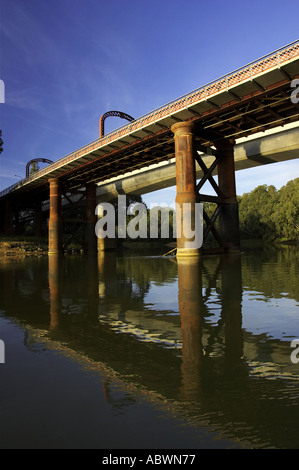 A bridge over the Murray River in Echuca, Victoria, Australia Stock ...