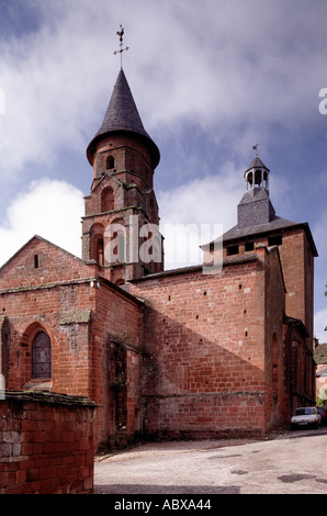 Collonges-la-Rouge, Kirche, Blick von Nordosten Stock Photo - Alamy