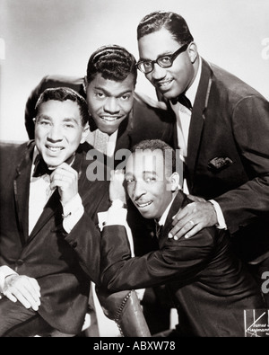 MIRACLES US vocal group with Smokey Robinson at right Stock Photo - Alamy