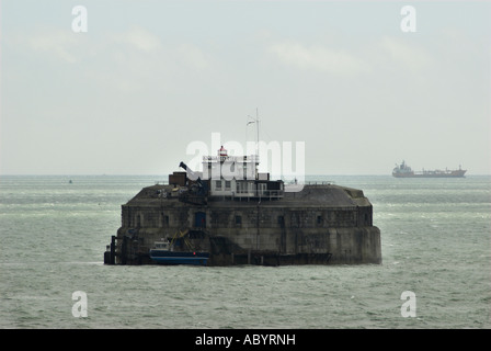 Spitbank Fort and Horse Sand Fort (in distance) in the Solent off ...