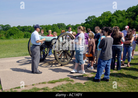 Middle School students visit the Gettysburg National Battlefield Park ...