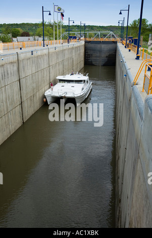 The Erie Canal Lock #8 in Upstate New York Stock Photo - Alamy