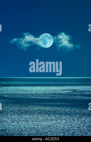 Full Moon Shimmer Stock Photo - Alamy
