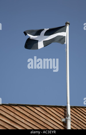 Cornish flag, Flag of Cornwall flying Stock Photo - Alamy