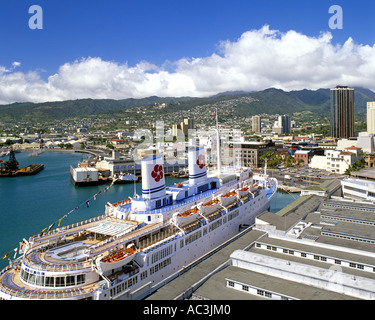 Aloha tower and Honolulu harbour as viewed from cruise ship in Honolulu ...