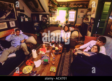FRAT PARTY DRINKING BOOZING PARTYING KEG OF BEER Stock Photo - Alamy