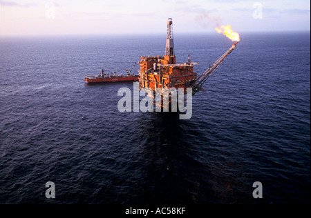 oil rig platform drilling at sea during sunset Stock Photo - Alamy