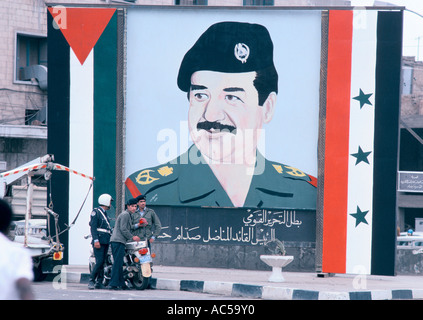 Saddam Hussein poster portrait, Baghdad Iraq 1980s 1984 HOMER SYKES ...