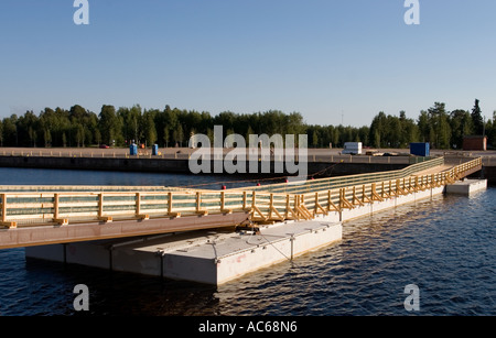Temporary wooden pontoon bridge ( ponton bridge , floating bridge ...