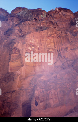 Red rock cliff face background with texture, cracks, and fissures Stock ...