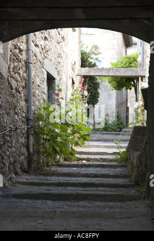 Alley with staircase in the village of La Motte-Chalancon, Drôme ...