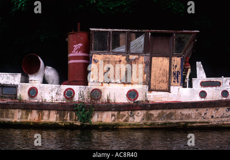Old Boat on Abandoned Junk Yard Stock Photo: 72037240 - Alamy