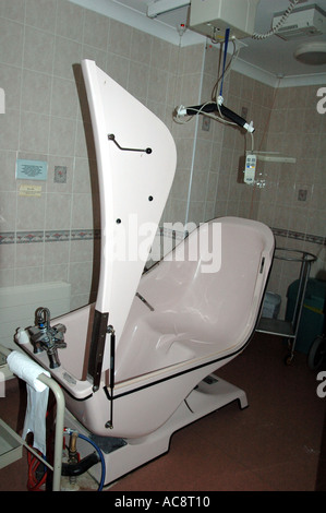 Bathroom facilities at The Old Rectory Nursing Home Great Stambridge ...