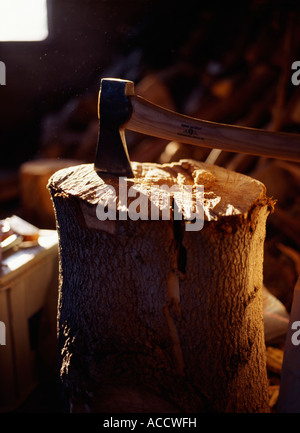 Axe on firewood chopping block with chopped firewood Stock Photo - Alamy
