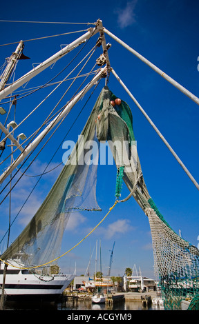 Mast and netting on a shrimp boat Stock Photo - Alamy