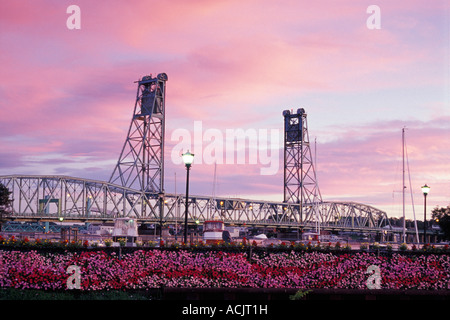 Memorial Bridge Connecting Portsmouth, New Hampshire to Kittery, Maine ...