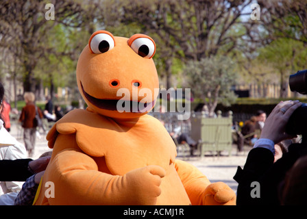Casimir french tv serie l' ile aux enfants in Luxembourg garden Paris ...