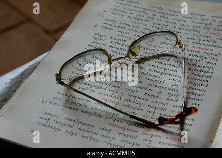 GLASSES text written on red grungy stamp sign Stock Photo - Alamy