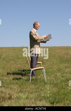 businessman to be caught between two stools - Geschäftsmann zwischen ...