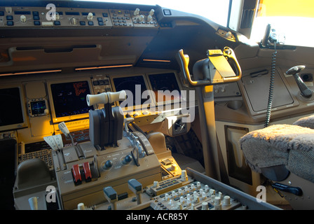 FLIGHT DECK INSTRUMENTATION ON BOEING 747-236 JUMBO JET OF BRITISH ...