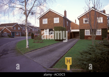Suburban housing 1990s UK. Living in suburbia.Amersham Buckinghamshire ...