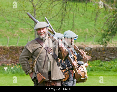Covenanter troops with muskets slung over shoulders Stock Photo - Alamy