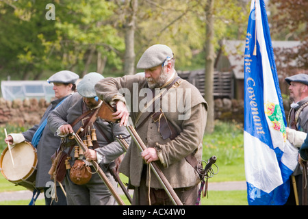 Covenanter soldier loads musket with gunpowder Stock Photo - Alamy