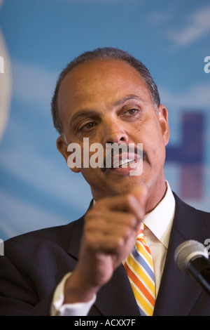 Detroit mayoral candidate Freman Hendrix, center, reminds his daughter, Erin, left, to fill out ...