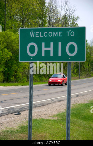 Welcome to Michigan Sign State Border US Pure Stock Photo - Alamy