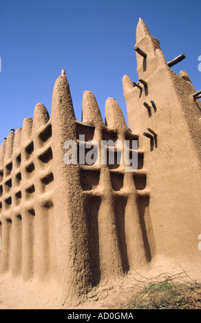Adobe mosque, Bandiagara escarpment, Pays Dogon, Mali, West Africa ...