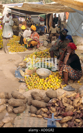 grand marche scene, Bamako, Mali Stock Photo: 66663224 - Alamy